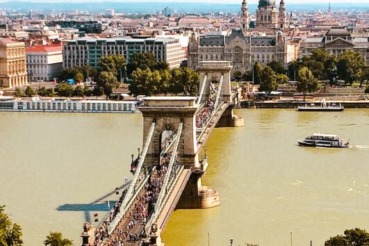 Chain Bridge Budapest: History, Myths & Local Tips from Julia
